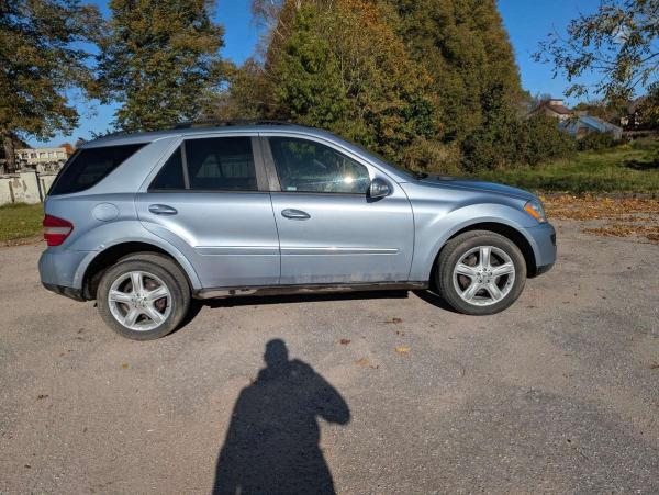Zils Mercedes-Benz ML 320 2006 Klaipėda, ar dzinēja tilpumu 2.99 L un nobraukumu 329 tūkst. km par 3900 €, foto 5 vietnē AUTOMOTO.COM.LV