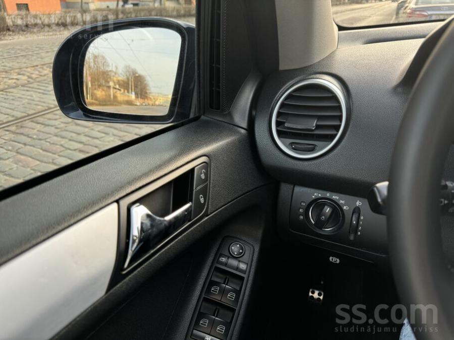 Синий Мерседес МЛ 320 2007 в Рига, объемом двигателя 3.00 л и пробегом 292 тыс. км за 8100 €, фото 6 на AUTOMOTO.COM.LV