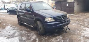 Zils Mercedes-Benz ML 320 2000 Viļņa, ar dzinēja tilpumu 3.20 L un nobraukumu 300 tūkst. km par 650 €, foto 2 vietnē AUTOMOTO.COM.LV