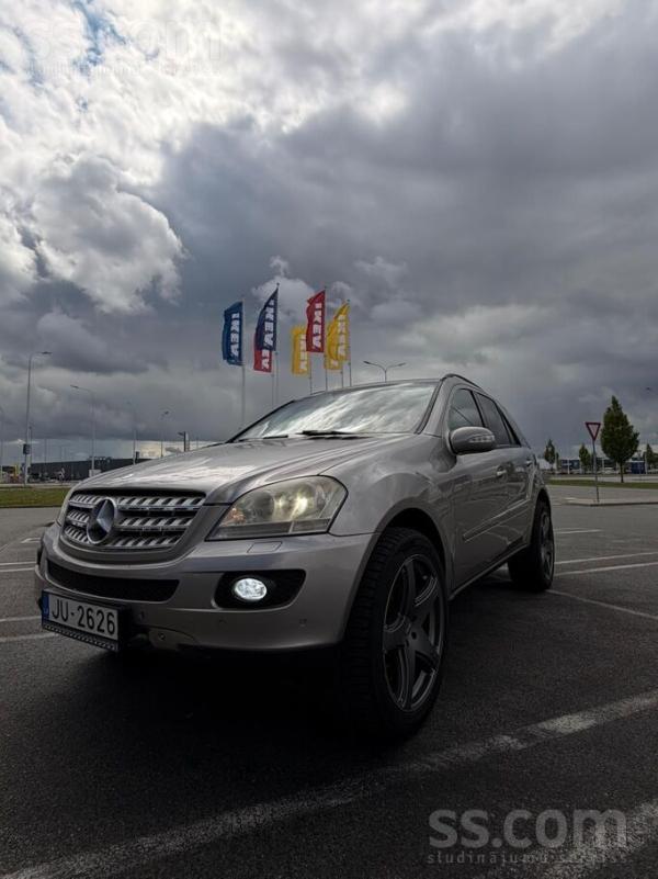 Brown Mercedes-Benz ML 320 2005 in Riga, with an engine capacity of 3.00 L and mileage of 261 thousand km for 6350 €, photo 6 on AUTOMOTO.COM.LV