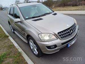 Brūns Mercedes-Benz ML 320 2006 Rīga, ar dzinēja tilpumu 3.00 L un nobraukumu 328 tūkst. km par 3100 €, foto 2 vietnē AUTOMOTO.COM.LV
