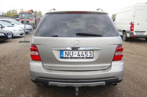 Brūns Mercedes-Benz ML 320 2006 Jēkabpils, ar dzinēja tilpumu 3.00 L un nobraukumu 239 tūkst. km par 5300 €, foto 8 vietnē AUTOMOTO.COM.LV