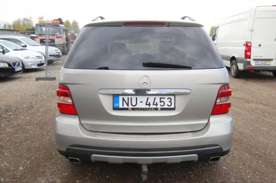 Brūns Mercedes-Benz ML 320 2006 Jēkabpils, ar dzinēja tilpumu 3.00 L un nobraukumu 239 tūkst. km par 5300 €, foto 9 vietnē AUTOMOTO.COM.LV