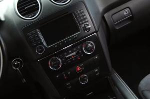 Brūns Mercedes-Benz ML 320 2006 Jēkabpils, ar dzinēja tilpumu 3.00 L un nobraukumu 239 tūkst. km par 5300 €, foto 15 vietnē AUTOMOTO.COM.LV