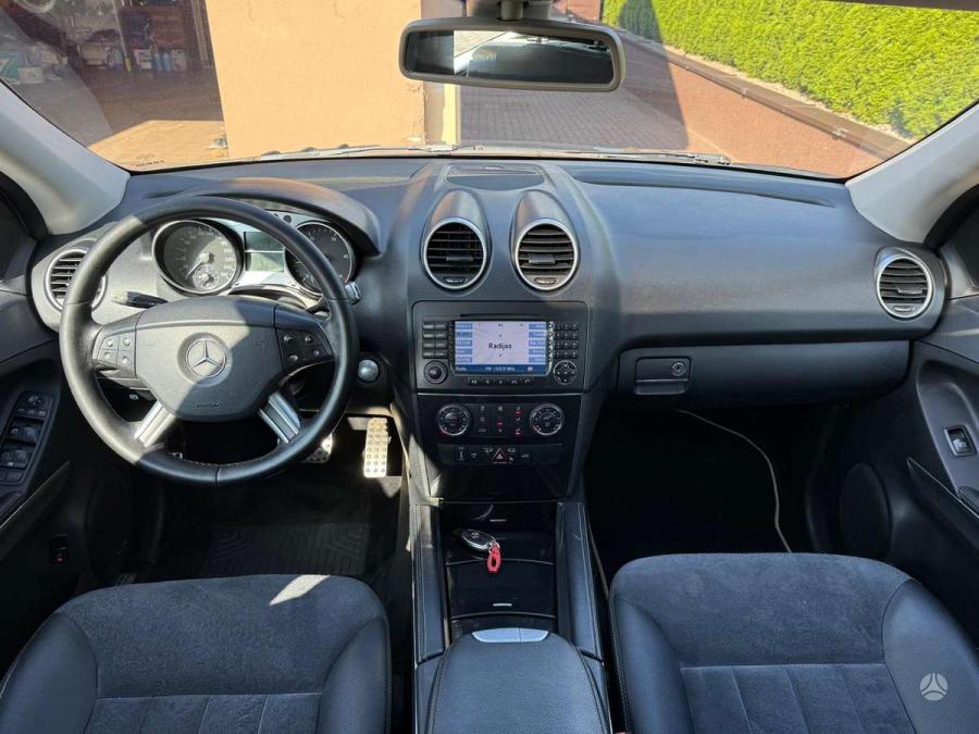 Brown Mercedes-Benz ML 320 2006 in Utena, with an engine capacity of 2.99 L and mileage of 330 thousand km for 4850 €, photo 11 on AUTOMOTO.COM.LV