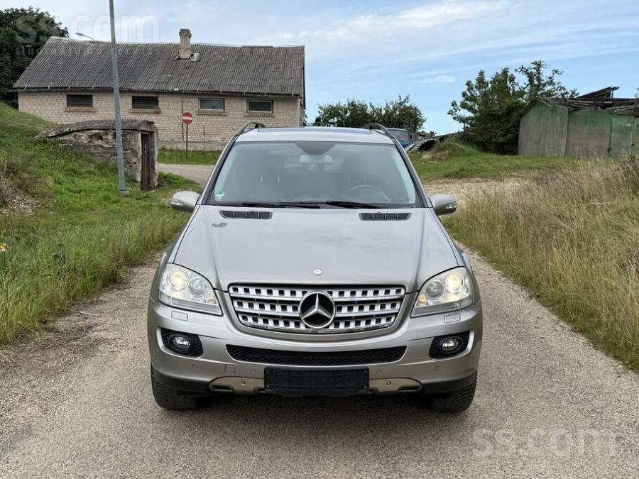 Brown Mercedes-Benz ML 320 2007 in Ludza, with an engine capacity of 3.20 L and mileage of 0 thousand km for 5950 €, photo 1 on AUTOMOTO.COM.LV