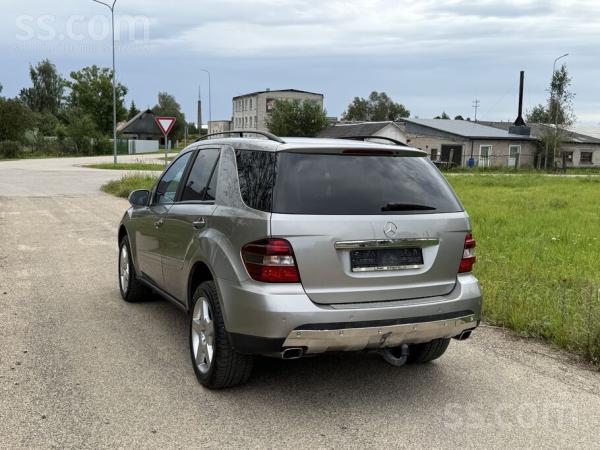 Brown Mercedes-Benz ML 320 2007 in Ludza, with an engine capacity of 3.20 L and mileage of 0 thousand km for 5950 €, photo 6 on AUTOMOTO.COM.LV