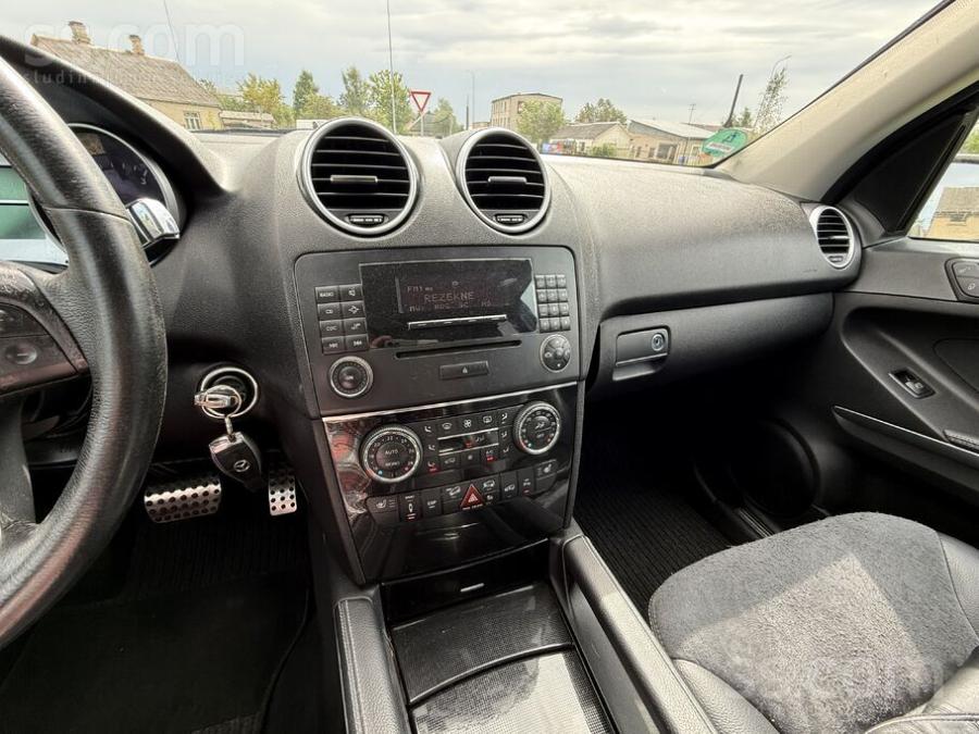 Brown Mercedes-Benz ML 320 2007 in Ludza, with an engine capacity of 3.20 L and mileage of 0 thousand km for 5950 €, photo 16 on AUTOMOTO.COM.LV