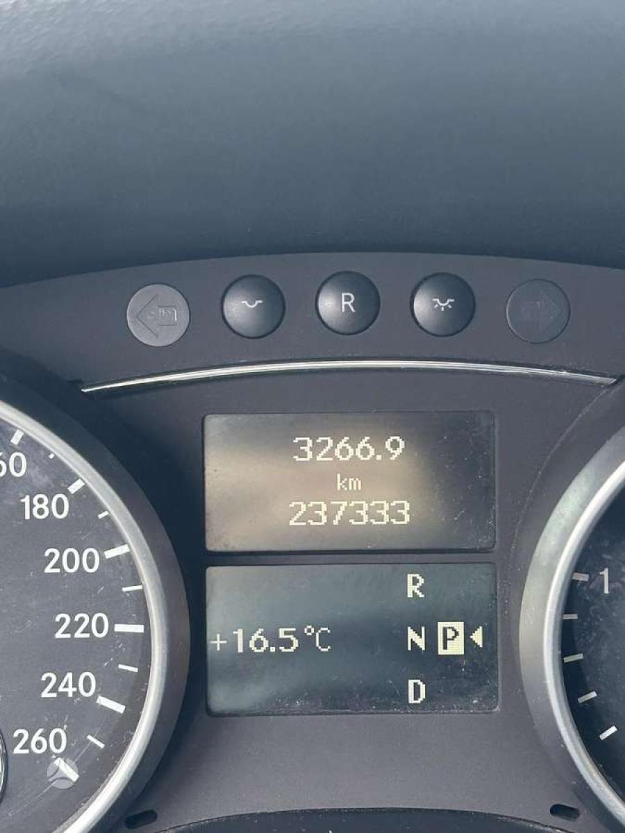 Brūns Mercedes-Benz ML 320 2008 Kauņa, ar dzinēja tilpumu 2.99 L un nobraukumu 238 tūkst. km par 6500 €, foto 10 vietnē AUTOMOTO.COM.LV