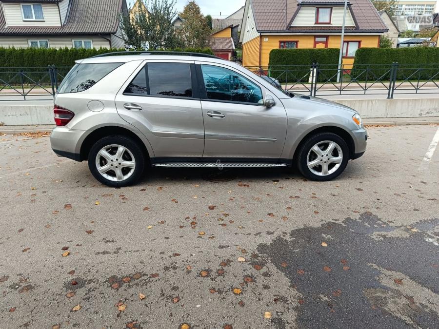Brown Mercedes-Benz ML 320 2008 in Telschi, with an engine capacity of 3.00 L and mileage of 265 thousand km for 4999 €, photo 9 on AUTOMOTO.COM.LV