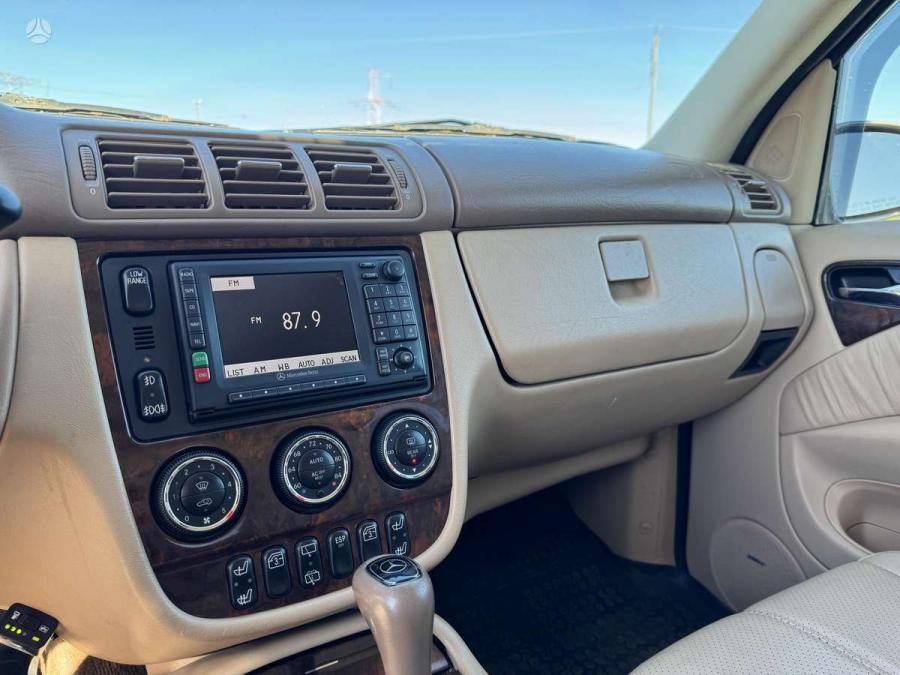 Brūns Mercedes-Benz ML 320 2002 Panevēža, ar dzinēja tilpumu 3.20 L un nobraukumu 252 tūkst. km par 1499 €, foto 12 vietnē AUTOMOTO.COM.LV