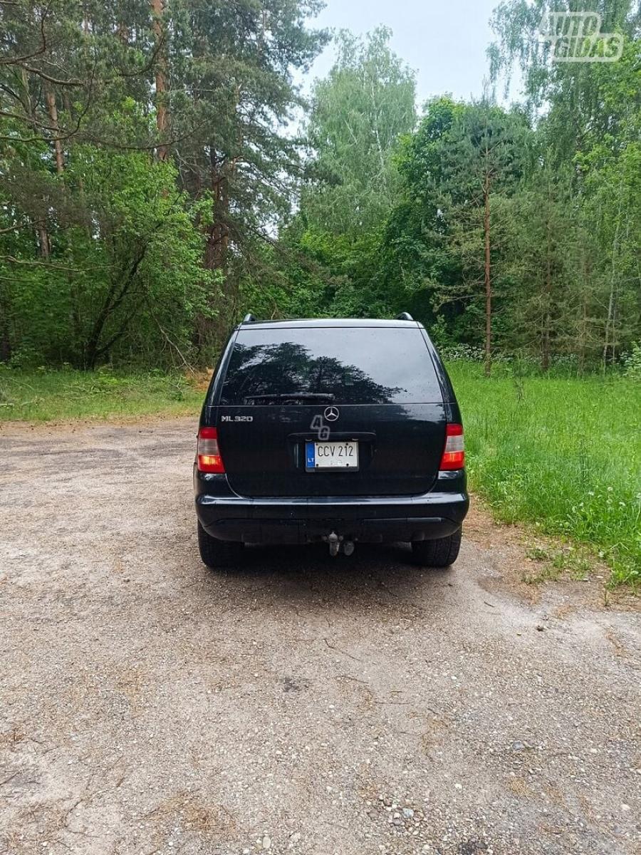 Mercedes-Benz ML 320 1999 in Kaunas, with an engine capacity of 3.20 L and mileage of 380 thousand km for 2800 €, photo 3 on AUTOMOTO.COM.LV