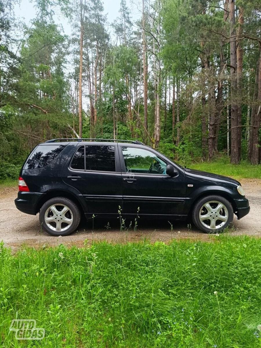 Mercedes-Benz ML 320 1999 in Kaunas, with an engine capacity of 3.20 L and mileage of 380 thousand km for 2800 €, photo 5 on AUTOMOTO.COM.LV