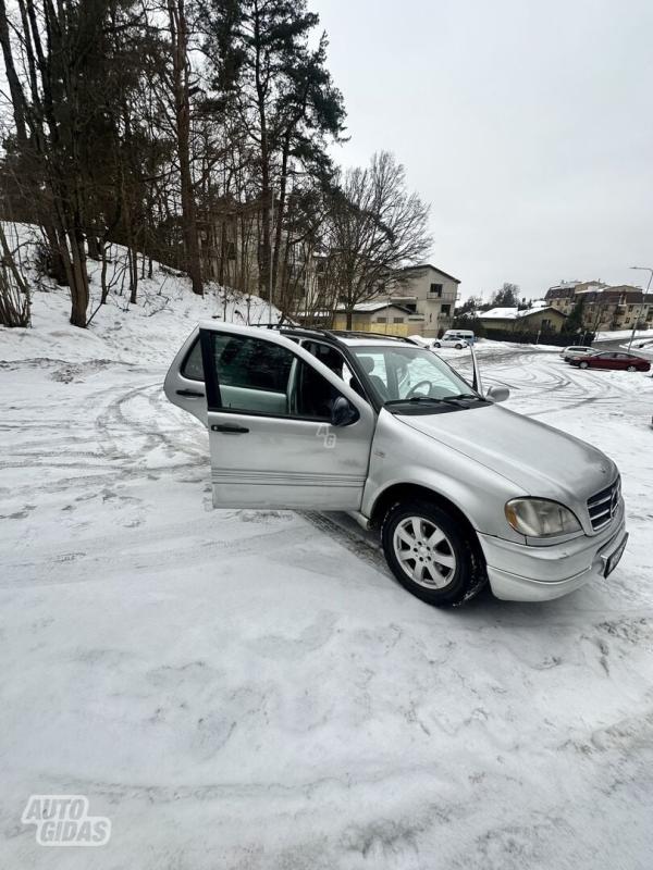 Mercedes-Benz ML 320 2000 Viļņa, ar dzinēja tilpumu 3.20 L un nobraukumu 290 tūkst. km par 2300 €, foto 1 vietnē AUTOMOTO.COM.LV