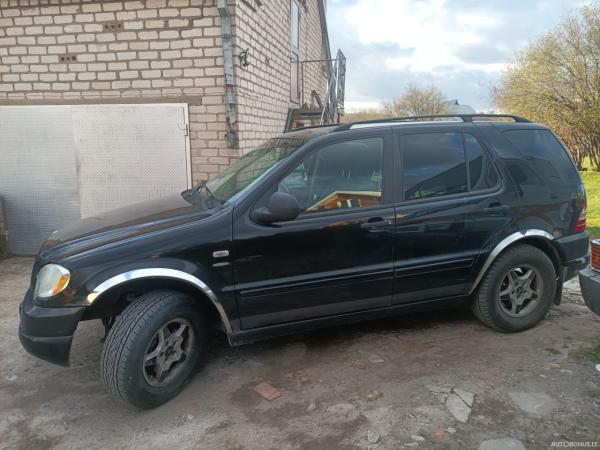 Mercedes-Benz ML 320 2000 in Alytus, with an engine capacity of 3.20 L and mileage of 290 thousand km for 3500 €, photo 4 on AUTOMOTO.COM.LV