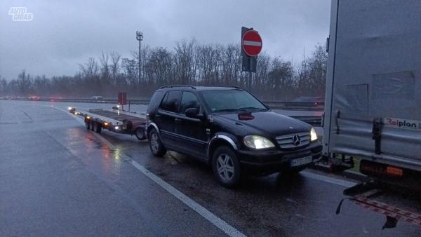 Mercedes-Benz ML 320 2000 in Alytus, with an engine capacity of 3.20 L and mileage of 290 thousand km for 3500 €, photo 1 on AUTOMOTO.COM.LV