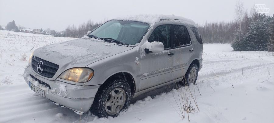 Мерседес МЛ 320 2001 в Вильнюс, объемом двигателя 3.20 л и пробегом 195 тыс. км за 1500 €, фото 1 на AUTOMOTO.COM.LV