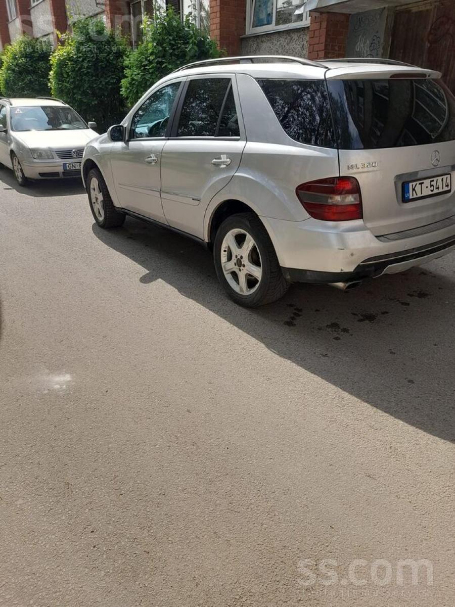 Mercedes-Benz ML 320 2006 Rīga, ar dzinēja tilpumu 3.00 L un nobraukumu 295 tūkst. km par 4000 €, foto 1 vietnē AUTOMOTO.COM.LV