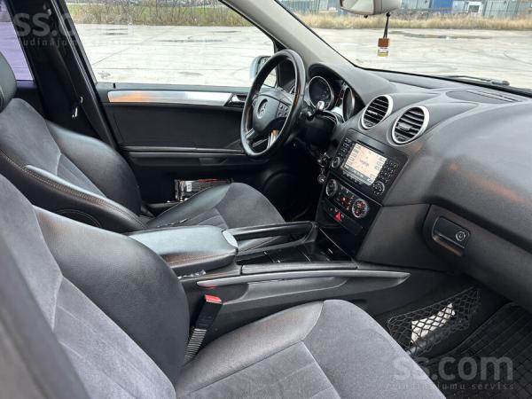 Mercedes-Benz ML 320 2006 in Liepaja, with an engine capacity of 3.00 L and mileage of 272 thousand km for 5300 €, photo 2 on AUTOMOTO.COM.LV