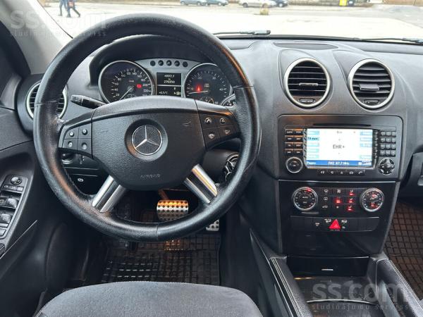 Mercedes-Benz ML 320 2006 in Liepaja, with an engine capacity of 3.00 L and mileage of 272 thousand km for 5300 €, photo 4 on AUTOMOTO.COM.LV