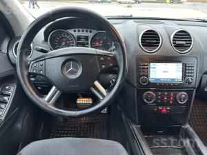 Mercedes-Benz ML 320 2006 Liepāja, ar dzinēja tilpumu 3.00 L un nobraukumu 272 tūkst. km par 5300 €, foto 5 vietnē AUTOMOTO.COM.LV