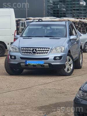 Mercedes-Benz ML 320 2006 Rīga, ar dzinēja tilpumu 3.00 L un nobraukumu 285 tūkst. km par 4950 €, foto  vietnē AUTOMOTO.COM.LV