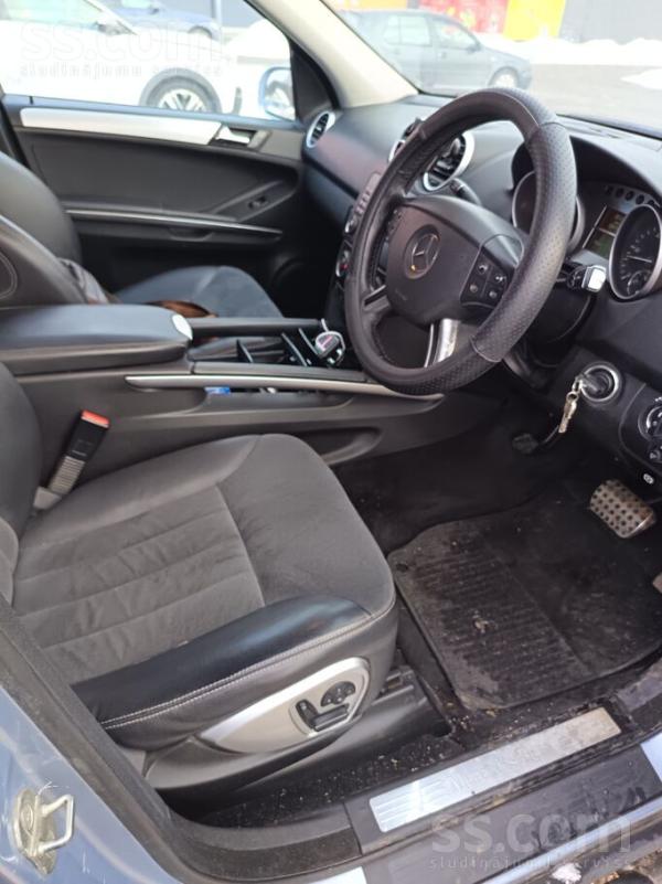 Mercedes-Benz ML 320 2006 Ogre, ar dzinēja tilpumu 3.00 L un nobraukumu 154 tūkst. km par 3500 €, foto 4 vietnē AUTOMOTO.COM.LV