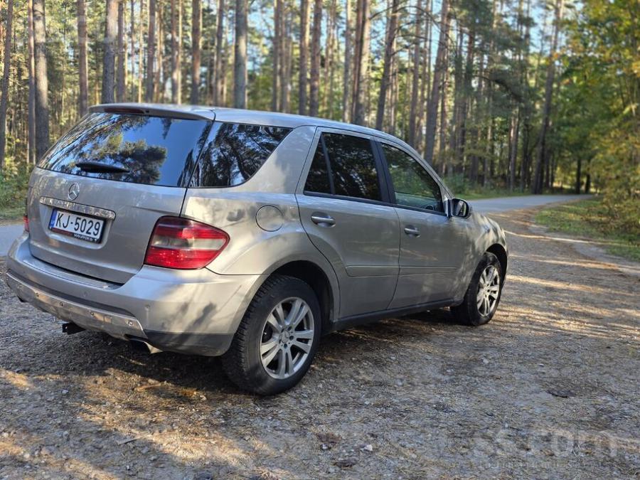 Mercedes-Benz ML 320 2006 Rīga, ar dzinēja tilpumu 3.00 L un nobraukumu 412 tūkst. km par 2750 €, foto 5 vietnē AUTOMOTO.COM.LV