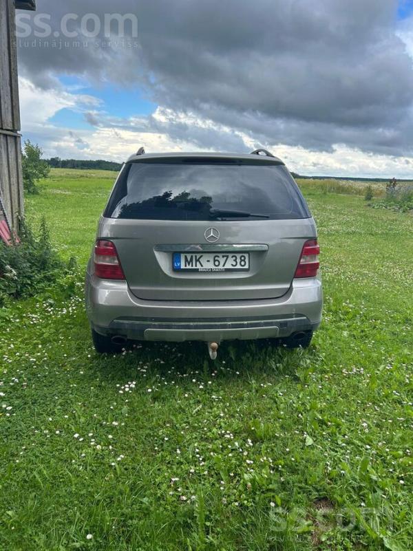 Mercedes-Benz ML 320 2006 in Riga, with an engine capacity of 3.00 L and mileage of 297 thousand km for 4000 €, photo 5 on AUTOMOTO.COM.LV