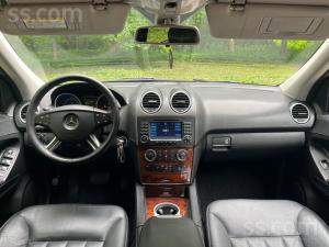 Mercedes-Benz ML 320 2007 in Riga, with an engine capacity of 3.00 L and mileage of 0 thousand km for 4599 €, photo 12 on AUTOMOTO.COM.LV