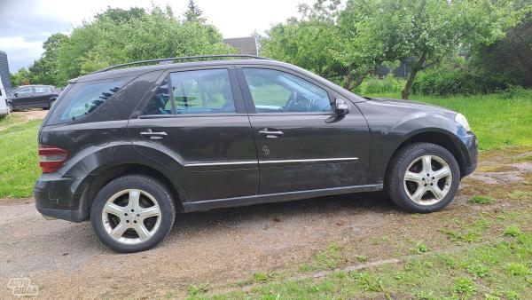 Mercedes-Benz ML 320 2007 in Vilnius, with an engine capacity of 3.00 L and mileage of 304 thousand km for 4250 €, photo 4 on AUTOMOTO.COM.LV
