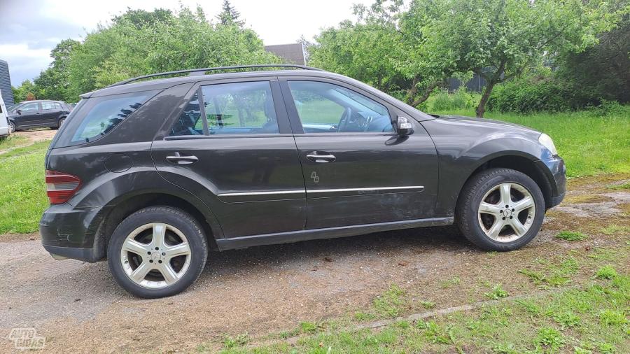 Mercedes-Benz ML 320 2007 in Vilnius, with an engine capacity of 3.00 L and mileage of 304 thousand km for 4250 €, photo 5 on AUTOMOTO.COM.LV