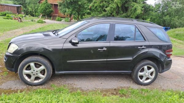 Mercedes-Benz ML 320 2007 in Vilnius, with an engine capacity of 3.00 L and mileage of 304 thousand km for 4250 €, photo 7 on AUTOMOTO.COM.LV