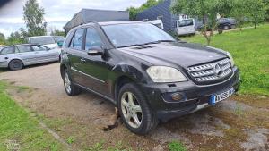 Mercedes-Benz ML 320 2007 in Vilnius, with an engine capacity of 3.00 L and mileage of 304 thousand km for 4250 €, photo 9 on AUTOMOTO.COM.LV