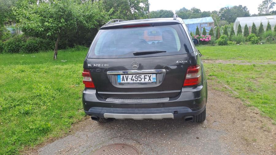 Mercedes-Benz ML 320 2007 in Vilnius, with an engine capacity of 3.00 L and mileage of 304 thousand km for 4250 €, photo 11 on AUTOMOTO.COM.LV