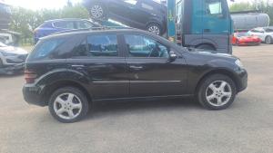 Mercedes-Benz ML 320 2007 in Vilnius, with an engine capacity of 3.20 L and mileage of 305 thousand km for 6050 €, photo 3 on AUTOMOTO.COM.LV