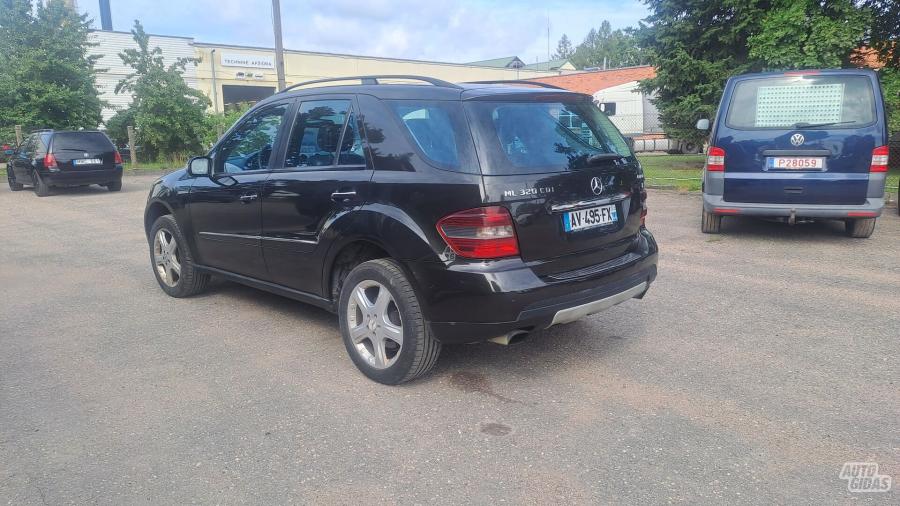 Mercedes-Benz ML 320 2007 in Vilnius, with an engine capacity of 3.20 L and mileage of 305 thousand km for 6050 €, photo 12 on AUTOMOTO.COM.LV