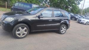 Mercedes-Benz ML 320 2007 in Vilnius, with an engine capacity of 3.20 L and mileage of 305 thousand km for 6050 €, photo 13 on AUTOMOTO.COM.LV