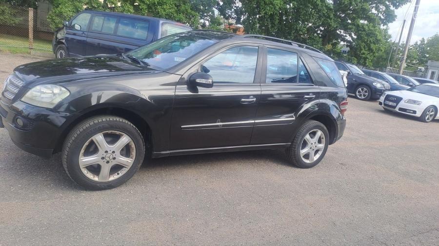Mercedes-Benz ML 320 2007 in Vilnius, with an engine capacity of 3.20 L and mileage of 305 thousand km for 6050 €, photo 13 on AUTOMOTO.COM.LV