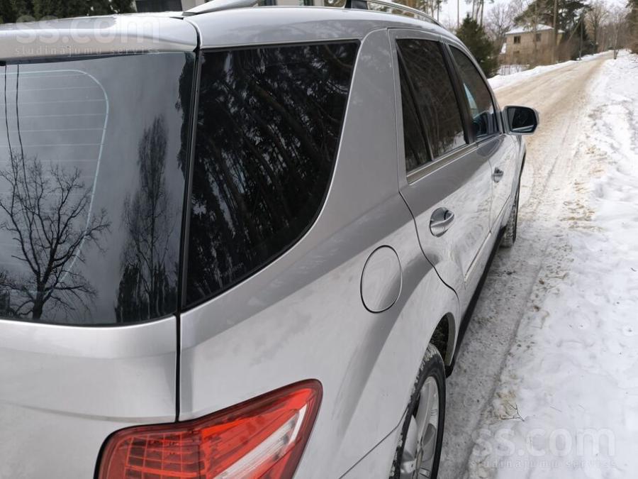 Mercedes-Benz ML 320 2009 in Jurmala, with an engine capacity of 3.00 L and mileage of 366 thousand km for 6000 €, photo 8 on AUTOMOTO.COM.LV