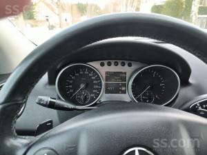 Mercedes-Benz ML 320 2009 in Jurmala, with an engine capacity of 3.00 L and mileage of 366 thousand km for 6000 €, photo 9 on AUTOMOTO.COM.LV