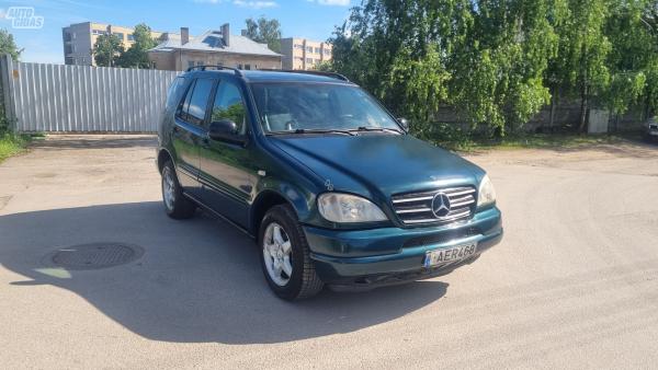 Zaļš Mercedes-Benz ML 320 1998 Kauņa, ar dzinēja tilpumu 3.20 L un nobraukumu 340 tūkst. km par 1050 €, foto 2 vietnē AUTOMOTO.COM.LV