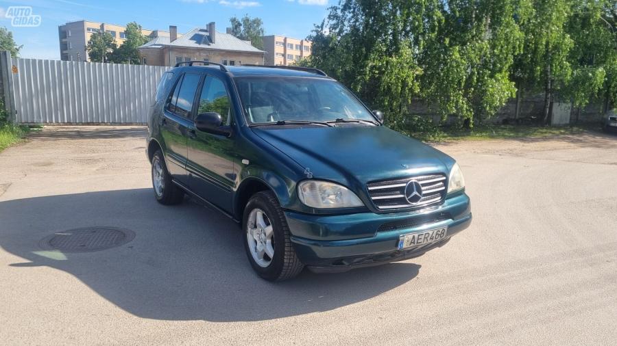 Zaļš Mercedes-Benz ML 320 1998 Kauņa, ar dzinēja tilpumu 3.20 L un nobraukumu 340 tūkst. km par 1050 €, foto 3 vietnē AUTOMOTO.COM.LV