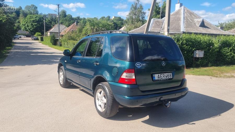 Zaļš Mercedes-Benz ML 320 1998 Kauņa, ar dzinēja tilpumu 3.20 L un nobraukumu 340 tūkst. km par 1050 €, foto 5 vietnē AUTOMOTO.COM.LV