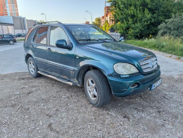Зеленый Мерседес МЛ 320 1999 в Клайпеда, объемом двигателя 3.20 л и пробегом 328 тыс. км за 1350 €, фото 1 на AUTOMOTO.COM.LV