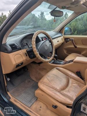 Green Mercedes-Benz ML 320 1999 in Klaipeda, with an engine capacity of 3.20 L and mileage of 328 thousand km for 800 €, photo 6 on AUTOMOTO.COM.LV