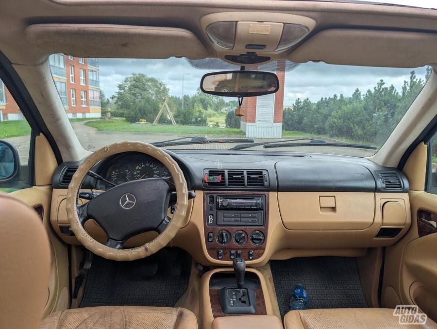 Green Mercedes-Benz ML 320 1999 in Klaipeda, with an engine capacity of 3.20 L and mileage of 328 thousand km for 800 €, photo 7 on AUTOMOTO.COM.LV