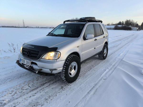 Pelēks Mercedes-Benz ML 320 1998 Marijampole, ar dzinēja tilpumu 3.20 L un nobraukumu 282 tūkst. km par 3850 €, foto 1 vietnē AUTOMOTO.COM.LV