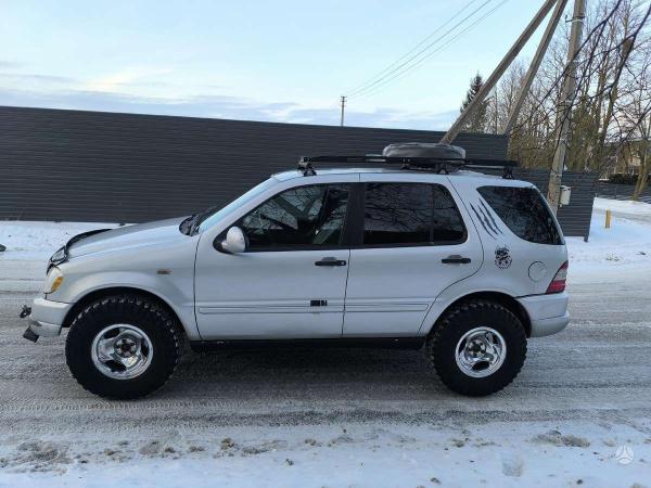 Pelēks Mercedes-Benz ML 320 1998 Marijampole, ar dzinēja tilpumu 3.20 L un nobraukumu 282 tūkst. km par 3850 €, foto 3 vietnē AUTOMOTO.COM.LV