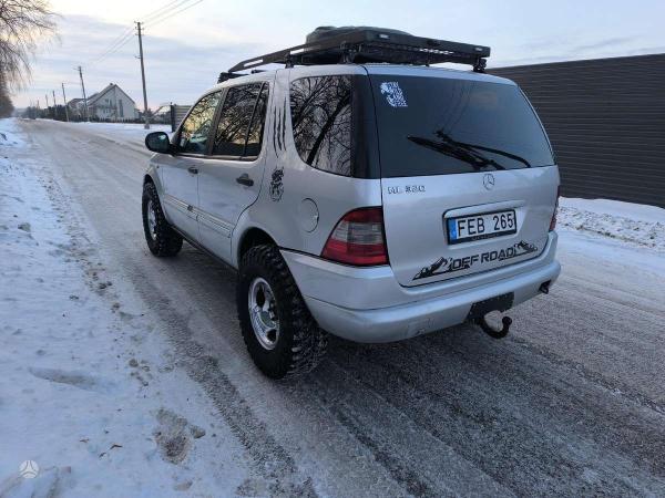 Pelēks Mercedes-Benz ML 320 1998 Marijampole, ar dzinēja tilpumu 3.20 L un nobraukumu 282 tūkst. km par 3850 €, foto 4 vietnē AUTOMOTO.COM.LV